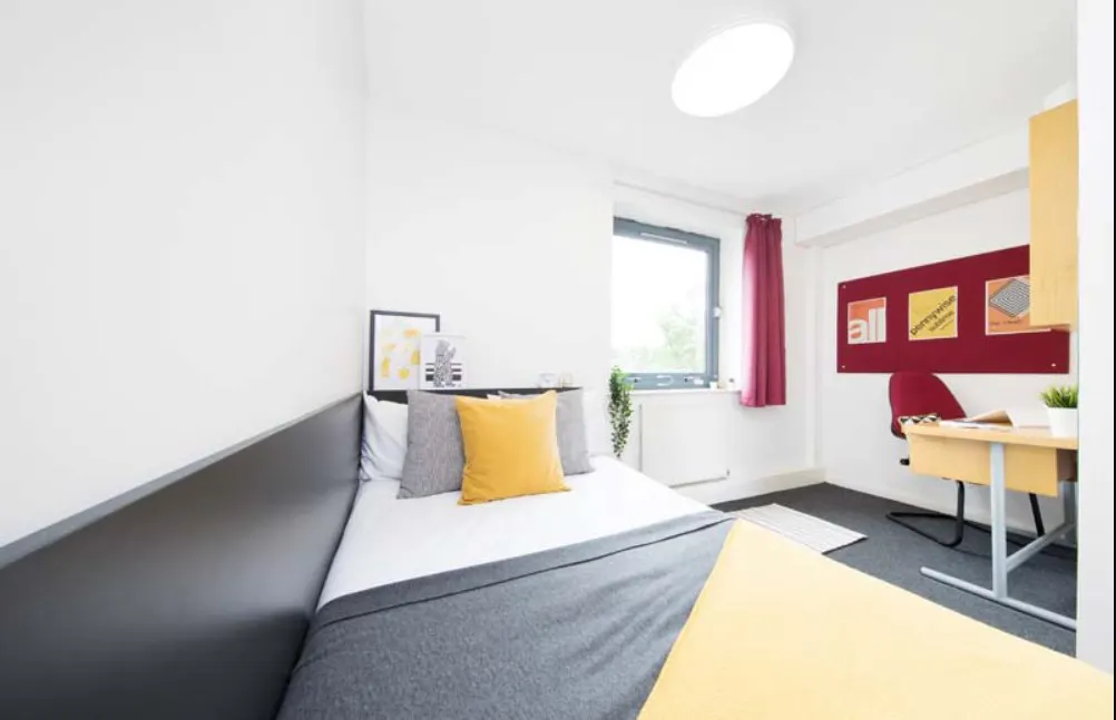Book Clarence Dock Village Student Accommodation in Leeds for 2024/25 ...